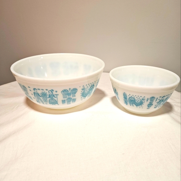 Pyrex | Kitchen | Vintage Set Of 2 Pyrex Amish Butterprint Turquoise ...